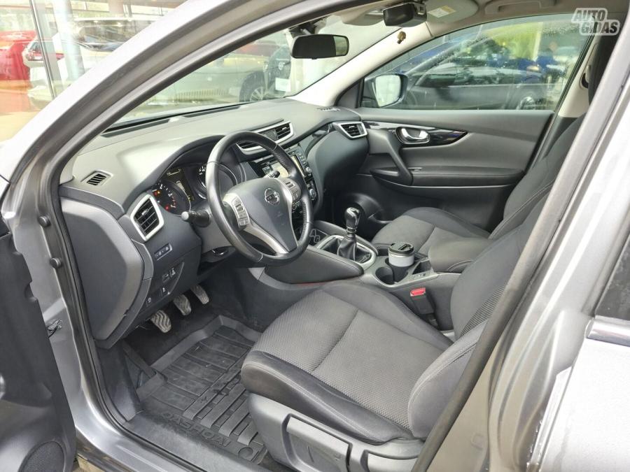 Grey Nissan Qashqai 2016 in Vilnius, with an engine capacity of 1.60 L and mileage of 203 thousand km for 8400 €, photo 8 on AUTOMOTO.COM.LV