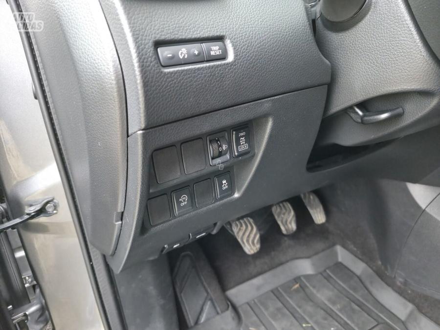 Grey Nissan Qashqai 2016 in Vilnius, with an engine capacity of 1.60 L and mileage of 203 thousand km for 8400 €, photo 10 on AUTOMOTO.COM.LV