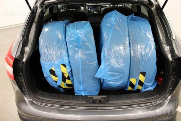 Grey Nissan Qashqai 2017 in Riga, with an engine capacity of 1.20 L and mileage of 322 thousand km for 6990 €, photo 11 on AUTOMOTO.COM.LV