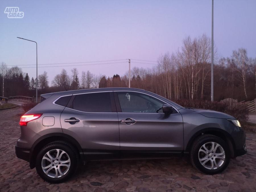 Pelēks Nissan Qashqai 2017 Telšiai, ar dzinēja tilpumu 1.20 L un nobraukumu 154 tūkst. km par 9550 €, foto 2 vietnē AUTOMOTO.COM.LV