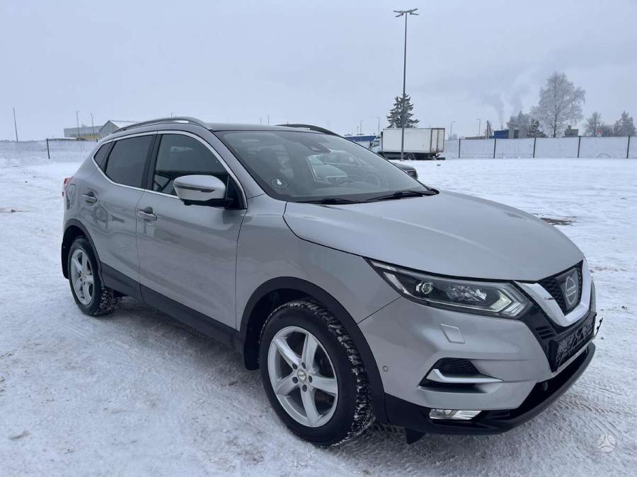 Grey Nissan Qashqai 2017 in Marijampole, with an engine capacity of 1.20 L and mileage of 129 thousand km for 11700 €, photo 3 on AUTOMOTO.COM.LV