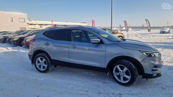 Pelēks Nissan Qashqai 2017 Marijampole, ar dzinēja tilpumu 1.20 L un nobraukumu 129 tūkst. km par 11700 €, foto 4 vietnē AUTOMOTO.COM.LV