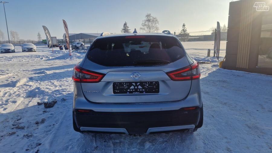 Grey Nissan Qashqai 2017 in Marijampole, with an engine capacity of 1.20 L and mileage of 129 thousand km for 11700 €, photo 6 on AUTOMOTO.COM.LV