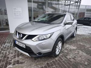 Grey Nissan Qashqai 2017 in Siauliai, with an engine capacity of 1.60 L and mileage of 131 thousand km for 12990 €, photo 2 on AUTOMOTO.COM.LV