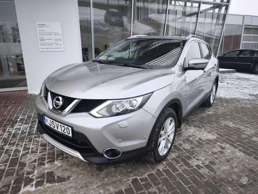 Grey Nissan Qashqai 2017 in Siauliai, with an engine capacity of 1.60 L and mileage of 131 thousand km for 12990 €, photo 2 on AUTOMOTO.COM.LV