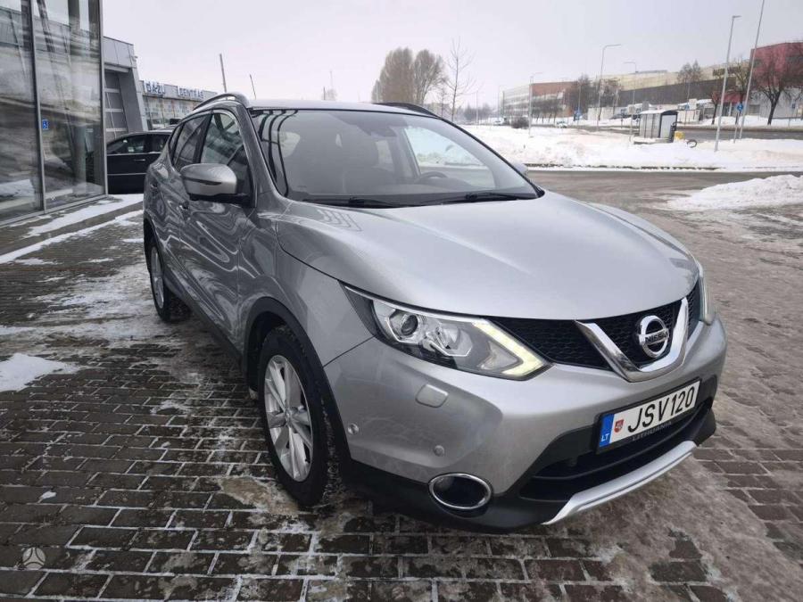 Grey Nissan Qashqai 2017 in Siauliai, with an engine capacity of 1.60 L and mileage of 131 thousand km for 12990 €, photo 3 on AUTOMOTO.COM.LV