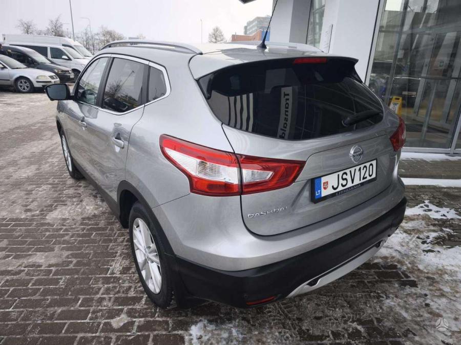 Grey Nissan Qashqai 2017 in Siauliai, with an engine capacity of 1.60 L and mileage of 131 thousand km for 12990 €, photo 5 on AUTOMOTO.COM.LV