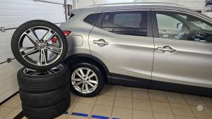 Grey Nissan Qashqai 2017 in Siauliai, with an engine capacity of 1.60 L and mileage of 131 thousand km for 12990 €, photo 19 on AUTOMOTO.COM.LV