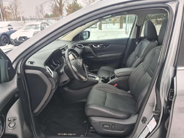 Grey Nissan Qashqai 2017 in Siauliai, with an engine capacity of 1.20 L and mileage of 260 thousand km for 7050 €, photo 11 on AUTOMOTO.COM.LV