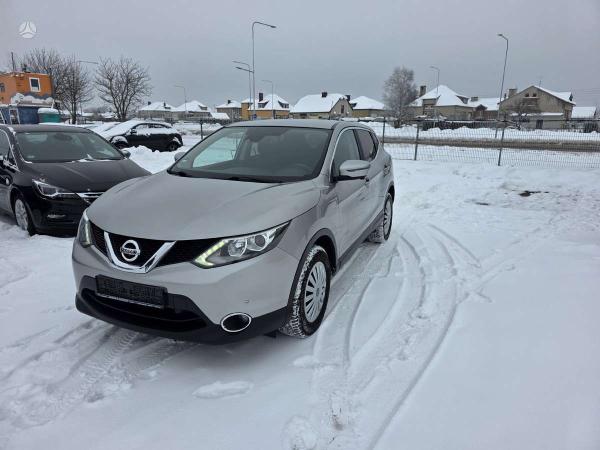 Grey Nissan Qashqai 2017 in Siauliai, with an engine capacity of 1.20 L and mileage of 201 thousand km for 7700 €, photo 2 on AUTOMOTO.COM.LV