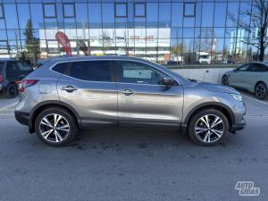 Grey Nissan Qashqai 2017 in Kaunas, with an engine capacity of 1.50 L and mileage of 270 thousand km for 9999 €, photo 11 on AUTOMOTO.COM.LV
