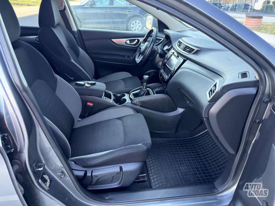 Grey Nissan Qashqai 2017 in Kaunas, with an engine capacity of 1.50 L and mileage of 270 thousand km for 9999 €, photo 19 on AUTOMOTO.COM.LV