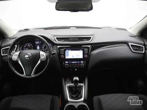 Grey Nissan Qashqai 2017 in Vilnius, with an engine capacity of 1.20 L and mileage of 142 thousand km for 10699 €, photo 2 on AUTOMOTO.COM.LV