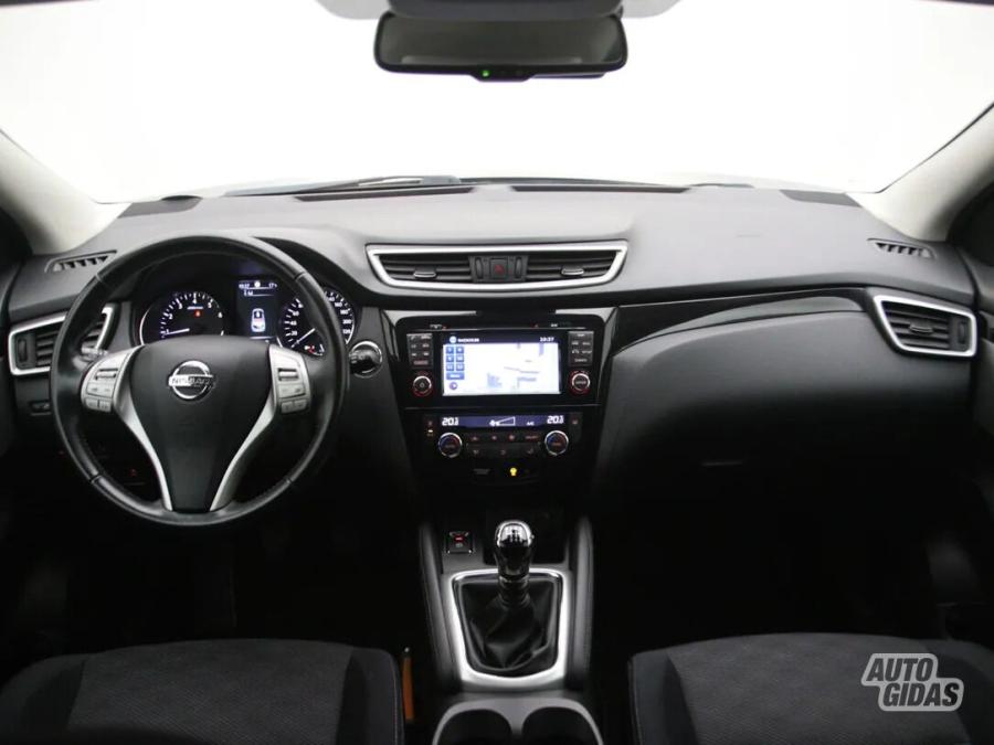 Grey Nissan Qashqai 2017 in Vilnius, with an engine capacity of 1.20 L and mileage of 142 thousand km for 10699 €, photo 3 on AUTOMOTO.COM.LV