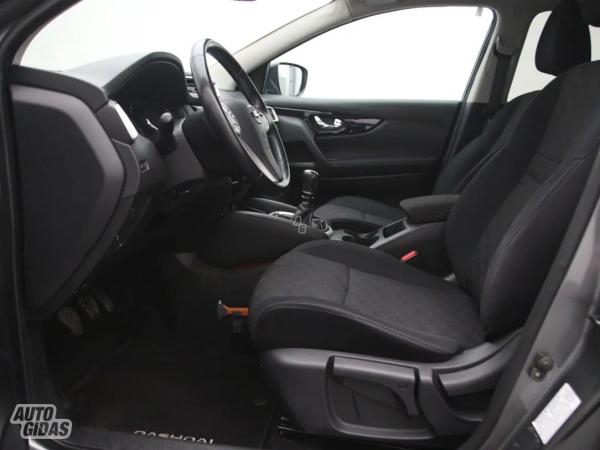 Grey Nissan Qashqai 2017 in Vilnius, with an engine capacity of 1.20 L and mileage of 142 thousand km for 10699 €, photo 4 on AUTOMOTO.COM.LV
