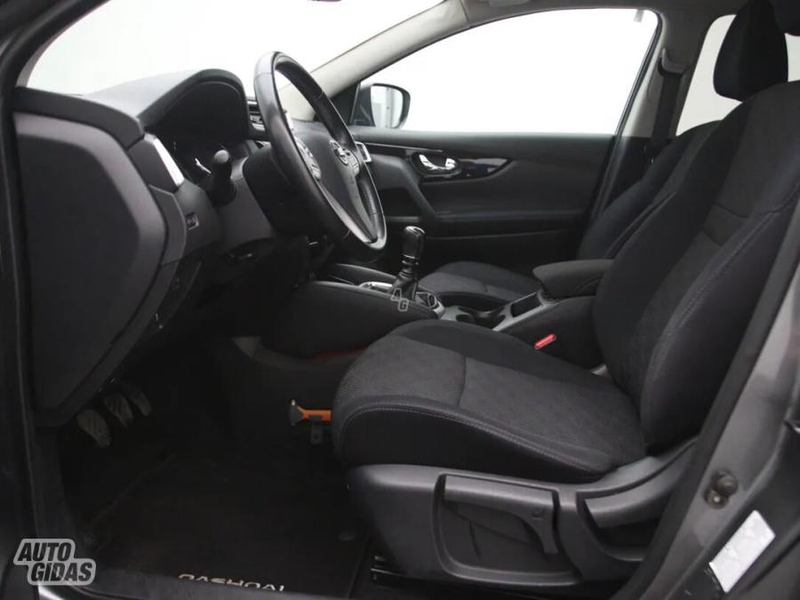 Grey Nissan Qashqai 2017 in Vilnius, with an engine capacity of 1.20 L and mileage of 142 thousand km for 10699 €, photo 5 on AUTOMOTO.COM.LV
