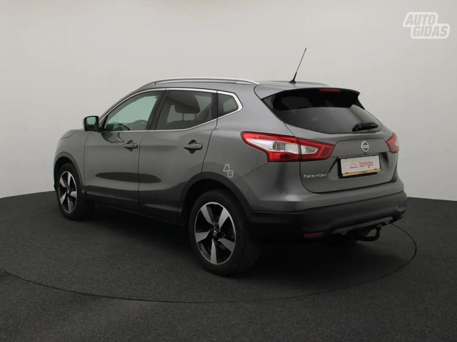 Grey Nissan Qashqai 2017 in Vilnius, with an engine capacity of 1.20 L and mileage of 142 thousand km for 10699 €, photo 8 on AUTOMOTO.COM.LV