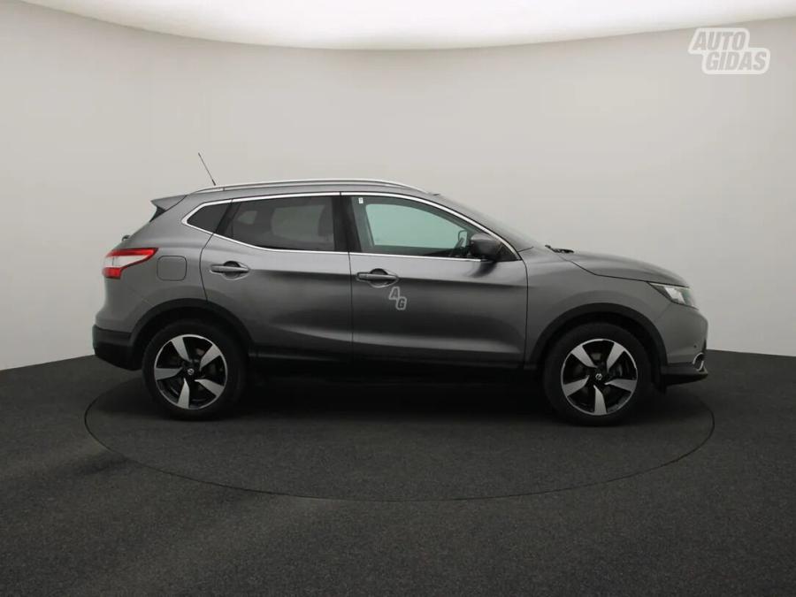 Grey Nissan Qashqai 2017 in Vilnius, with an engine capacity of 1.20 L and mileage of 142 thousand km for 10699 €, photo 10 on AUTOMOTO.COM.LV