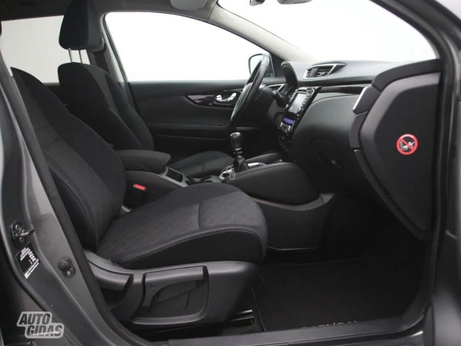 Grey Nissan Qashqai 2017 in Vilnius, with an engine capacity of 1.20 L and mileage of 142 thousand km for 10699 €, photo 15 on AUTOMOTO.COM.LV