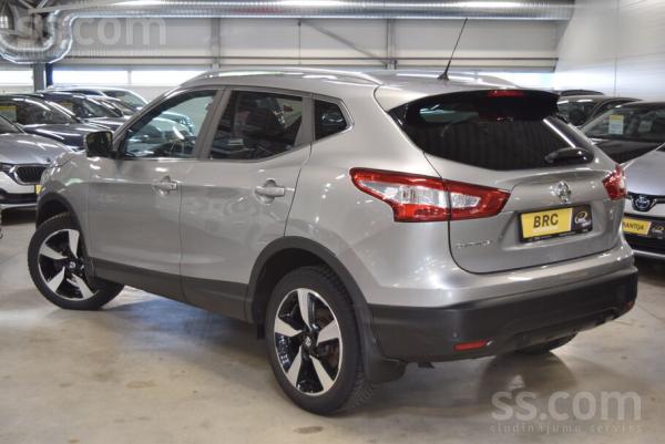 Grey Nissan Qashqai 2017 in Riga, with an engine capacity of 1.20 L and mileage of 56 thousand km for 10500 €, photo 2 on AUTOMOTO.COM.LV
