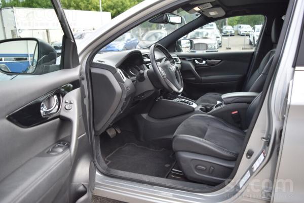 Grey Nissan Qashqai 2017 in Riga, with an engine capacity of 1.20 L and mileage of 56 thousand km for 10500 €, photo 3 on AUTOMOTO.COM.LV