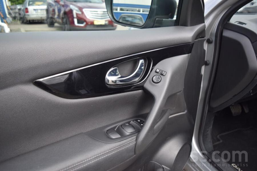 Pelēks Nissan Qashqai 2017 Rīga, ar dzinēja tilpumu 1.20 L un nobraukumu 56 tūkst. km par 10500 €, foto 5 vietnē AUTOMOTO.COM.LV