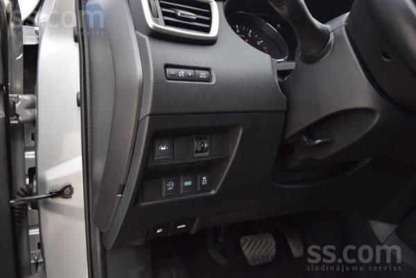 Grey Nissan Qashqai 2017 in Riga, with an engine capacity of 1.20 L and mileage of 56 thousand km for 10500 €, photo 5 on AUTOMOTO.COM.LV