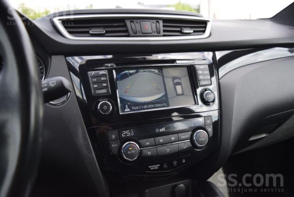 Grey Nissan Qashqai 2017 in Riga, with an engine capacity of 1.20 L and mileage of 56 thousand km for 10500 €, photo 8 on AUTOMOTO.COM.LV