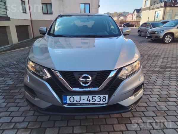 Grey Nissan Qashqai 2017 in Riga, with an engine capacity of 1.20 L and mileage of 119 thousand km for 8950 €, photo 1 on AUTOMOTO.COM.LV