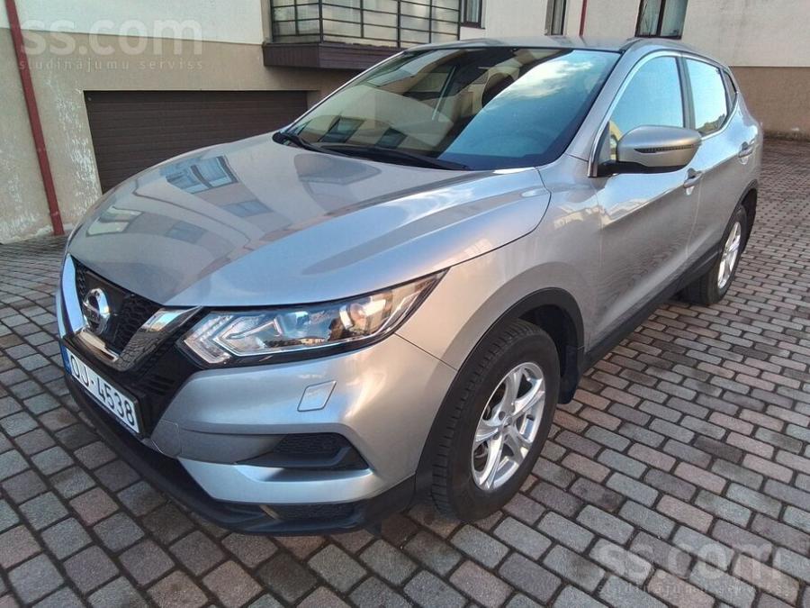 Grey Nissan Qashqai 2017 in Riga, with an engine capacity of 1.20 L and mileage of 119 thousand km for 8950 €, photo 4 on AUTOMOTO.COM.LV