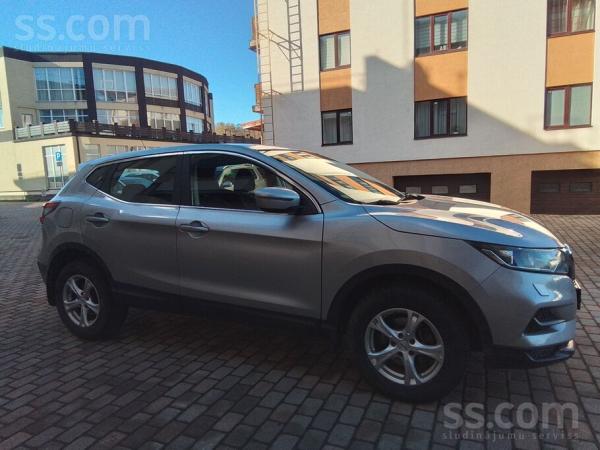 Grey Nissan Qashqai 2017 in Riga, with an engine capacity of 1.20 L and mileage of 119 thousand km for 8950 €, photo 5 on AUTOMOTO.COM.LV