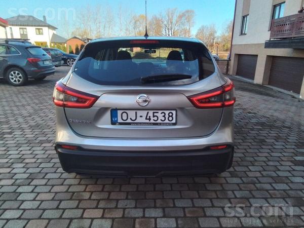 Grey Nissan Qashqai 2017 in Riga, with an engine capacity of 1.20 L and mileage of 119 thousand km for 8950 €, photo 8 on AUTOMOTO.COM.LV