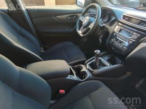 Grey Nissan Qashqai 2017 in Riga, with an engine capacity of 1.20 L and mileage of 119 thousand km for 8950 €, photo 12 on AUTOMOTO.COM.LV