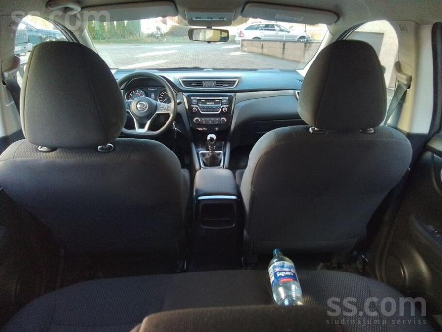 Grey Nissan Qashqai 2017 in Riga, with an engine capacity of 1.20 L and mileage of 119 thousand km for 8950 €, photo 13 on AUTOMOTO.COM.LV