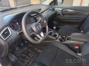 Grey Nissan Qashqai 2017 in Riga, with an engine capacity of 1.20 L and mileage of 119 thousand km for 8950 €, photo 14 on AUTOMOTO.COM.LV