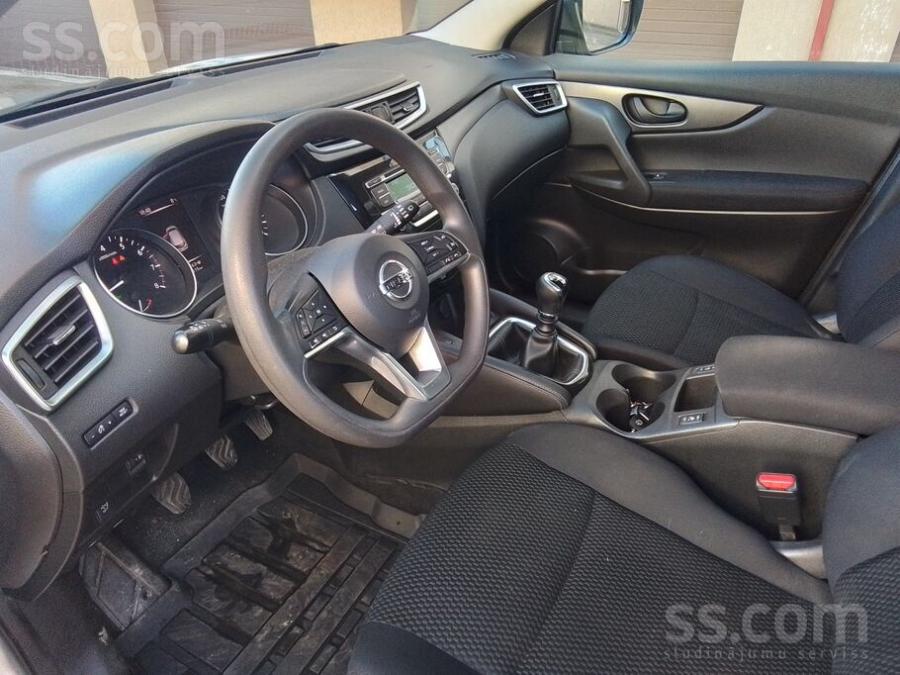 Grey Nissan Qashqai 2017 in Riga, with an engine capacity of 1.20 L and mileage of 119 thousand km for 8950 €, photo 14 on AUTOMOTO.COM.LV
