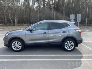 Grey Nissan Qashqai 2017 in Riga, with an engine capacity of 1.20 L and mileage of 52 thousand km for 12000 €, photo 3 on AUTOMOTO.COM.LV