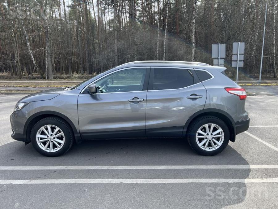 Grey Nissan Qashqai 2017 in Riga, with an engine capacity of 1.20 L and mileage of 52 thousand km for 12000 €, photo 3 on AUTOMOTO.COM.LV