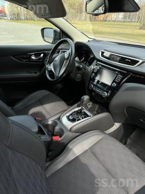 Grey Nissan Qashqai 2017 in Riga, with an engine capacity of 1.20 L and mileage of 52 thousand km for 12000 €, photo 10 on AUTOMOTO.COM.LV