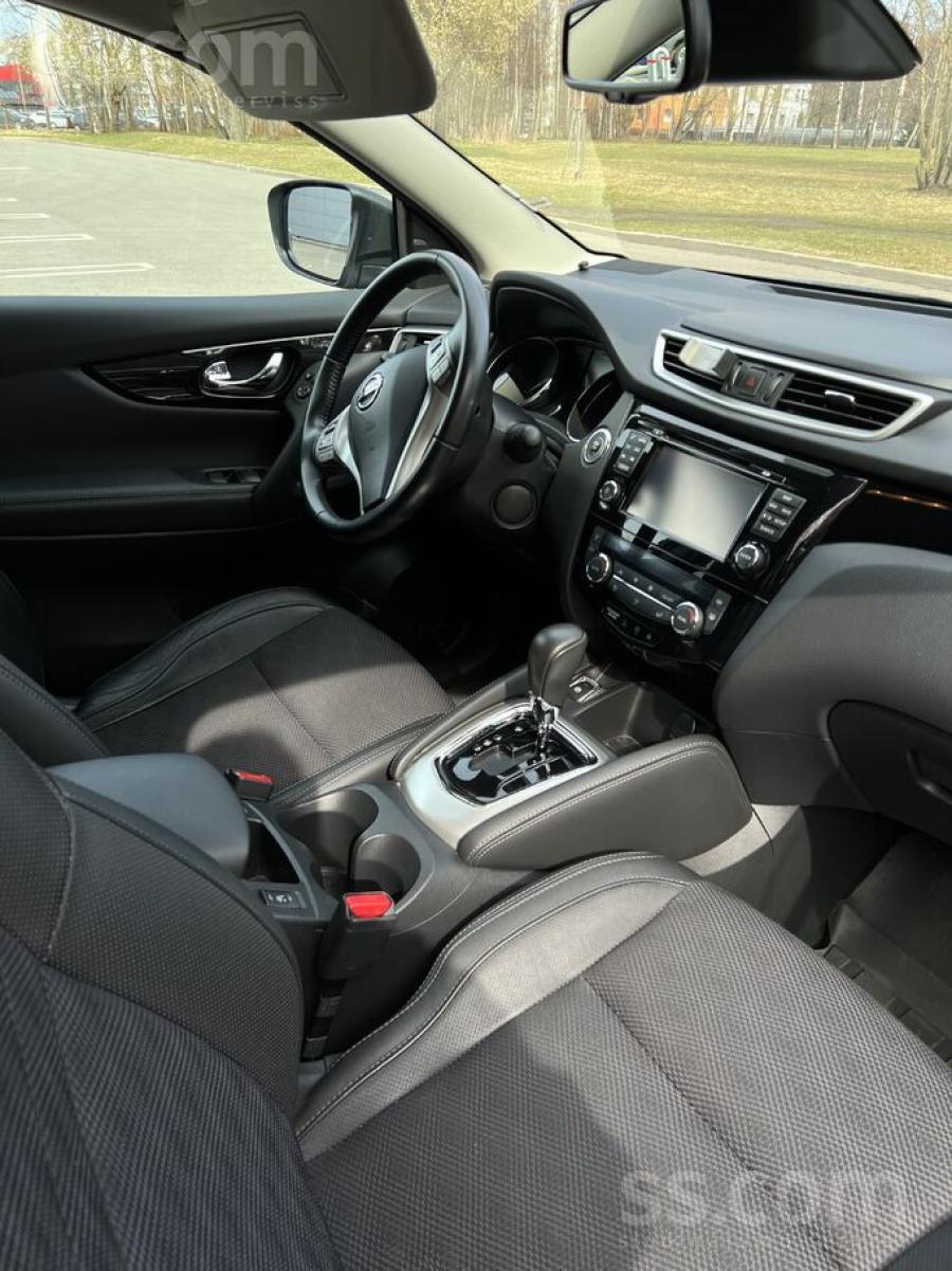 Grey Nissan Qashqai 2017 in Riga, with an engine capacity of 1.20 L and mileage of 52 thousand km for 12000 €, photo 10 on AUTOMOTO.COM.LV