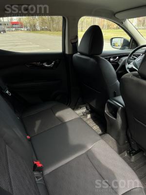 Grey Nissan Qashqai 2017 in Riga, with an engine capacity of 1.20 L and mileage of 52 thousand km for 12000 €, photo 11 on AUTOMOTO.COM.LV