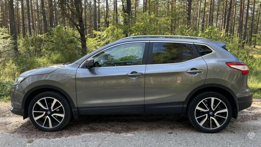 Pelēks Nissan Qashqai 2017 Viļņa, ar dzinēja tilpumu 1.60 L un nobraukumu 140 tūkst. km par 12000 €, foto 3 vietnē AUTOMOTO.COM.LV