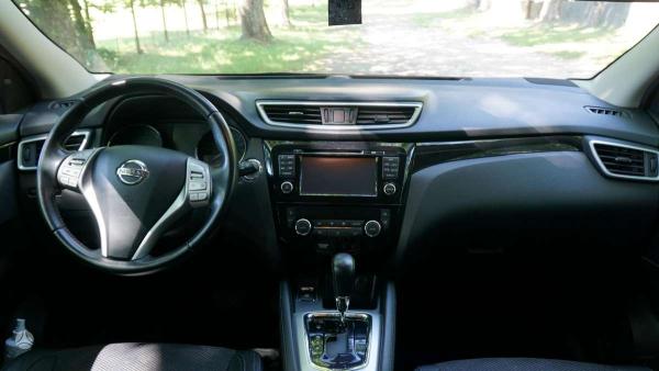 Grey Nissan Qashqai 2017 in Vilnius, with an engine capacity of 1.60 L and mileage of 140 thousand km for 12000 €, photo 4 on AUTOMOTO.COM.LV