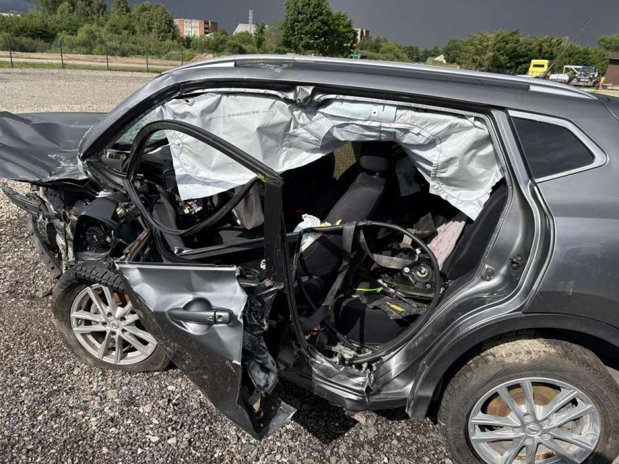 Pelēks Nissan Qashqai 2017 Kelmė, ar dzinēja tilpumu 1.60 L un nobraukumu 50 tūkst. km par 1550 €, foto 11 vietnē AUTOMOTO.COM.LV