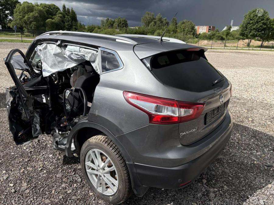 Pelēks Nissan Qashqai 2017 Kelmė, ar dzinēja tilpumu 1.60 L un nobraukumu 50 tūkst. km par 1550 €, foto 12 vietnē AUTOMOTO.COM.LV