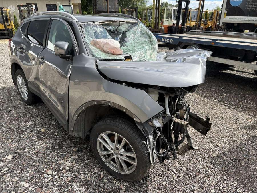 Pelēks Nissan Qashqai 2017 Kelmė, ar dzinēja tilpumu 1.60 L un nobraukumu 50 tūkst. km par 1550 €, foto 16 vietnē AUTOMOTO.COM.LV