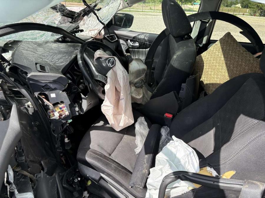 Pelēks Nissan Qashqai 2017 Kelmė, ar dzinēja tilpumu 1.60 L un nobraukumu 50 tūkst. km par 1550 €, foto 21 vietnē AUTOMOTO.COM.LV