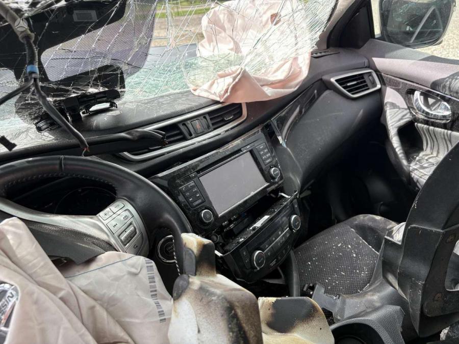Pelēks Nissan Qashqai 2017 Kelmė, ar dzinēja tilpumu 1.60 L un nobraukumu 50 tūkst. km par 1550 €, foto 22 vietnē AUTOMOTO.COM.LV