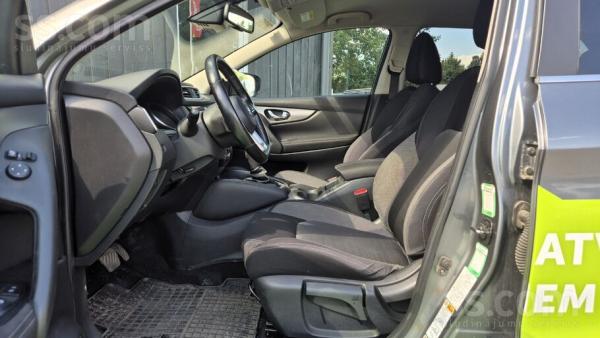 Grey Nissan Qashqai 2017 in Riga, with an engine capacity of 1.20 L and mileage of 170 thousand km for 9990 €, photo 5 on AUTOMOTO.COM.LV