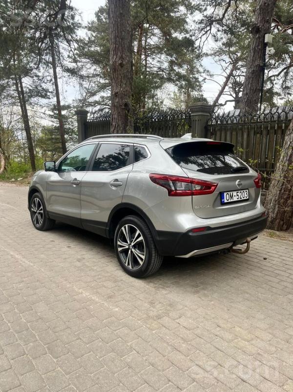 Grey Nissan Qashqai 2017 in Riga, with an engine capacity of 1.20 L and mileage of 156 thousand km for 8800 €, photo 4 on AUTOMOTO.COM.LV